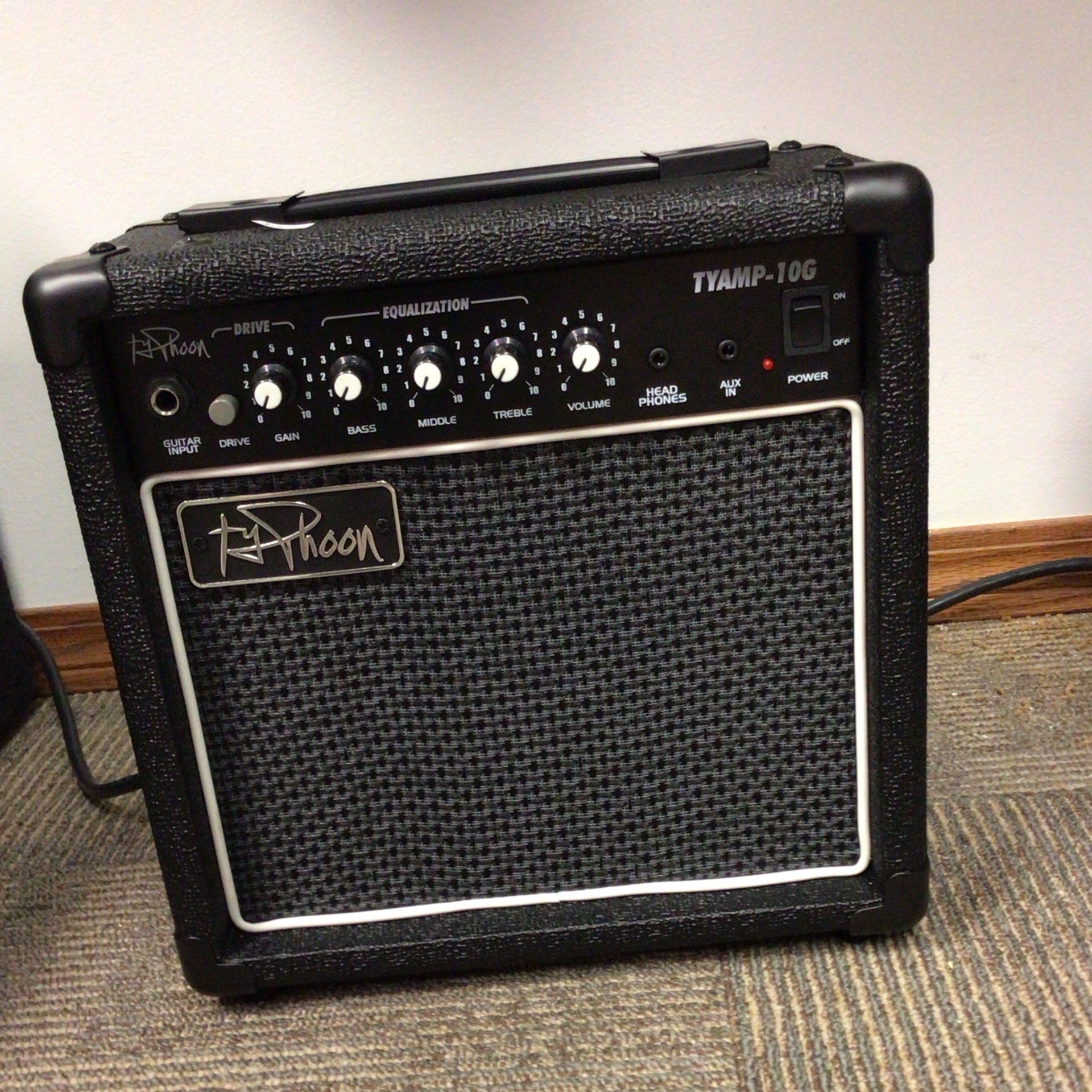 Guitar amp (Typhoon) | Hum And Strum Music